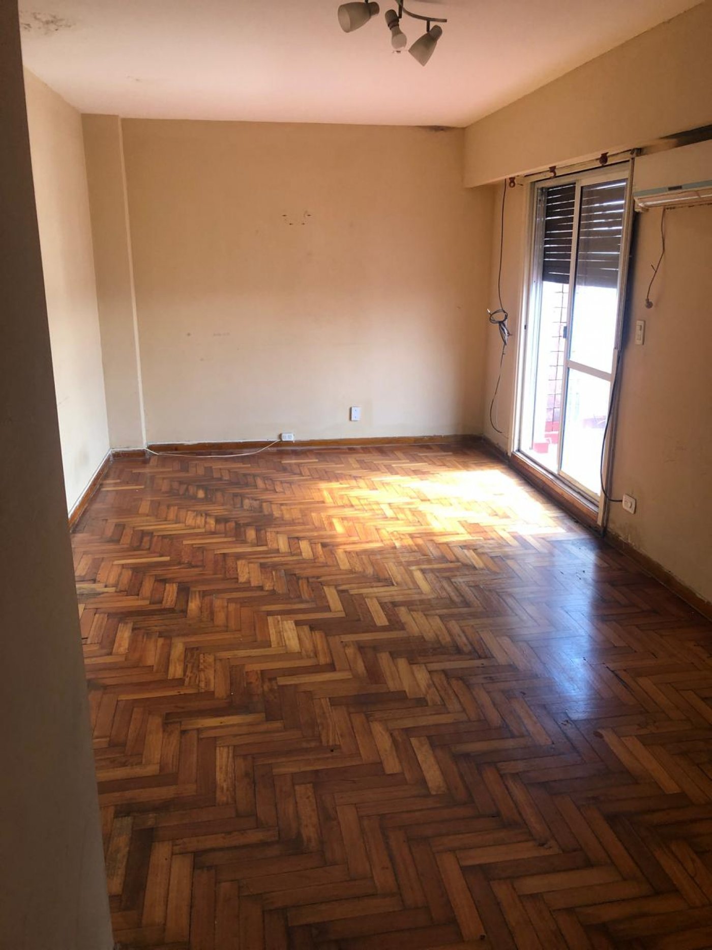DEPARTAMENTO EN ZONA DE OUTLETS /Ref: 341