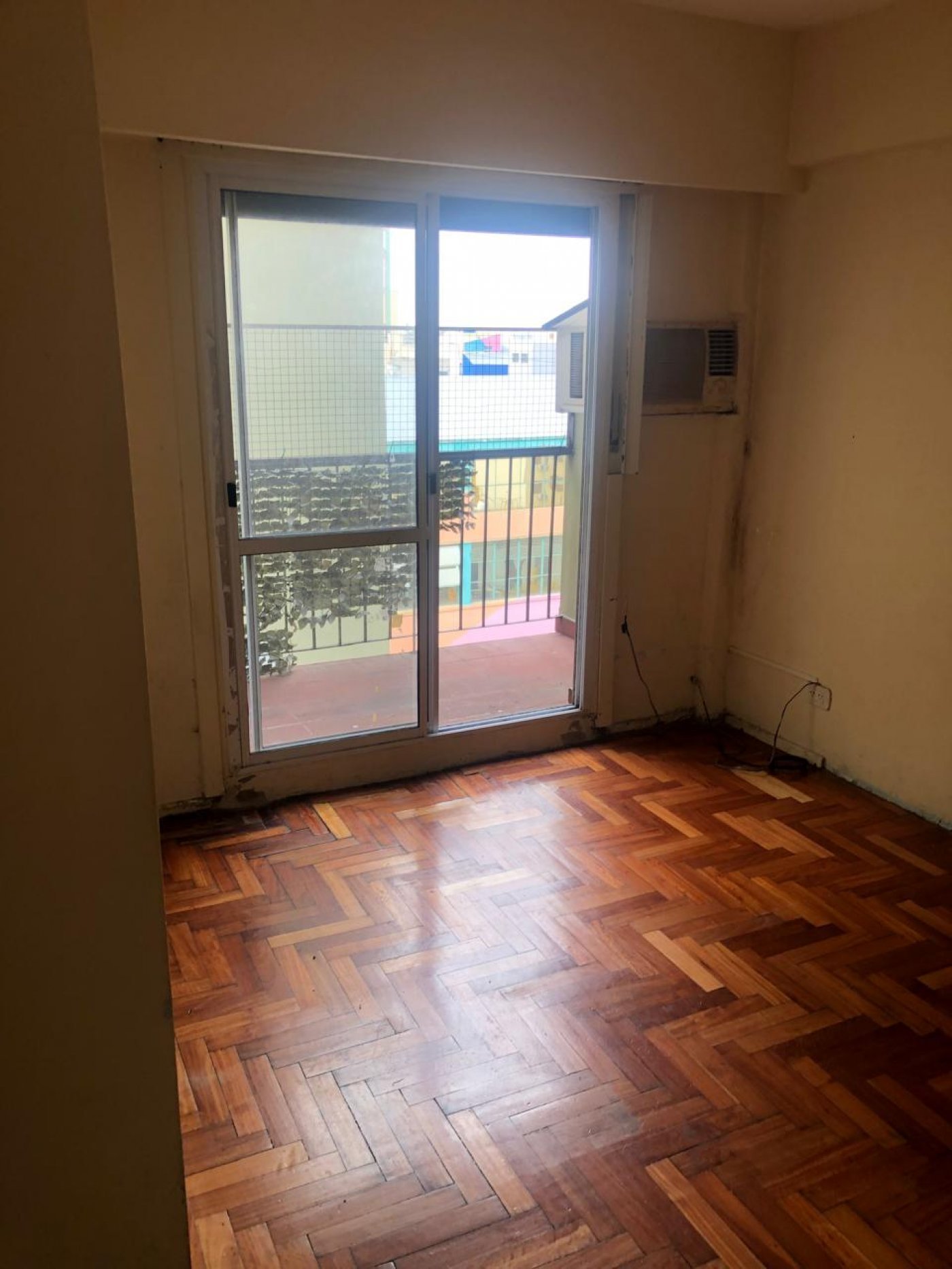 DEPARTAMENTO EN ZONA DE OUTLETS /Ref: 341